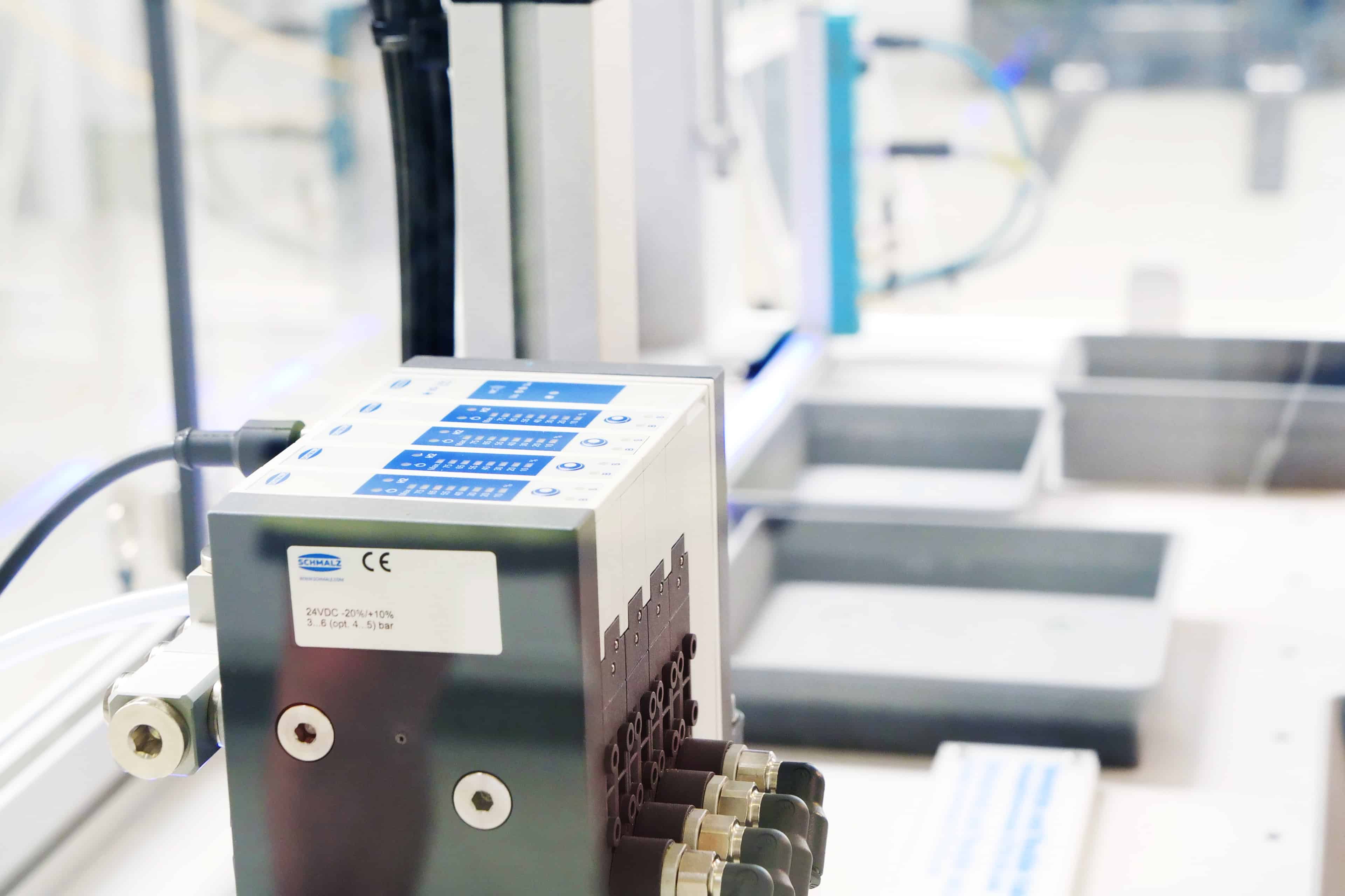 Wireless Robotics: IO-Link Wireless Cable-free- CoreTigo