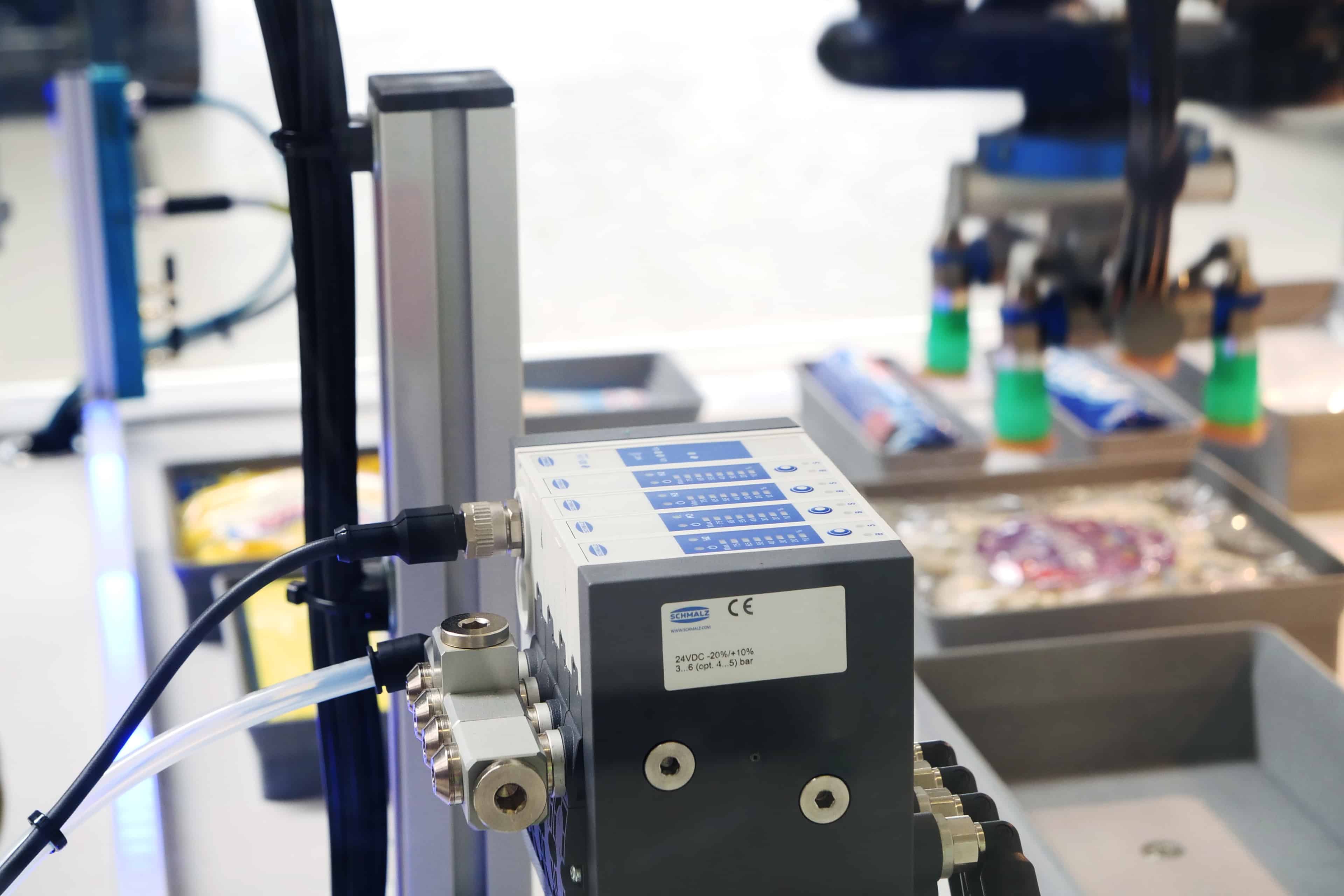 Wireless Robotics: IO-Link Wireless Cable-free- CoreTigo